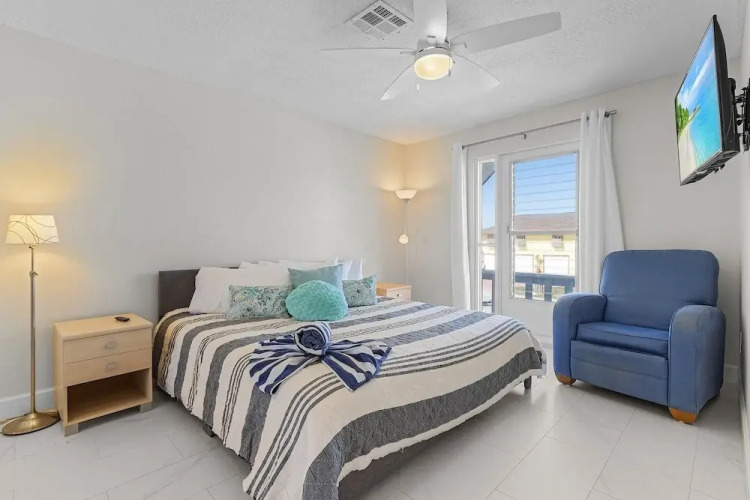 21591 Waterfront Duplex With Pool And Spa 2 Bedroom Home - Fort Myers Beach, FL