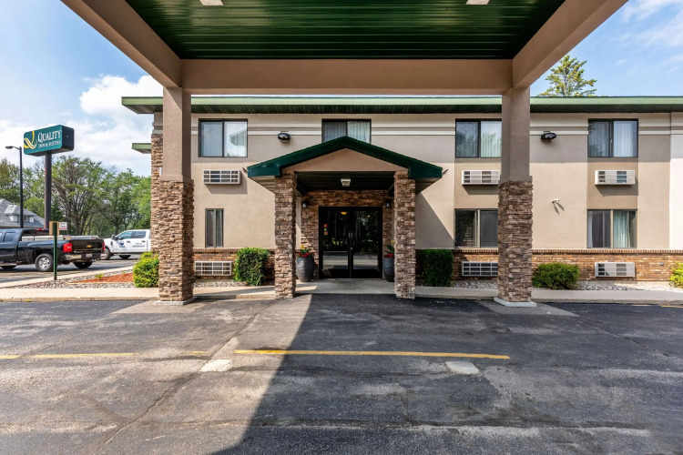 Quality Inn & Suites - Door County, WI