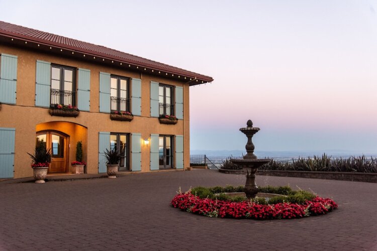 Black Walnut Inn & Vineyard - Dundee, OR