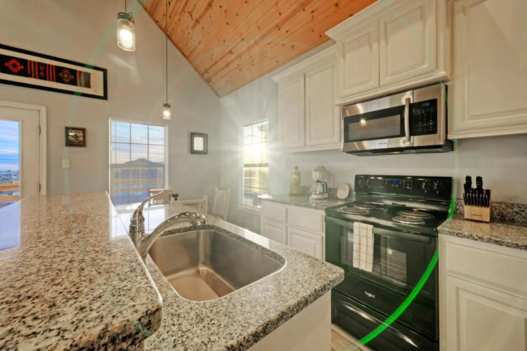 Oscars Lodge By Avantstay Winter Discount Rates Dock & Pool Access! - Corpus Christi, TX