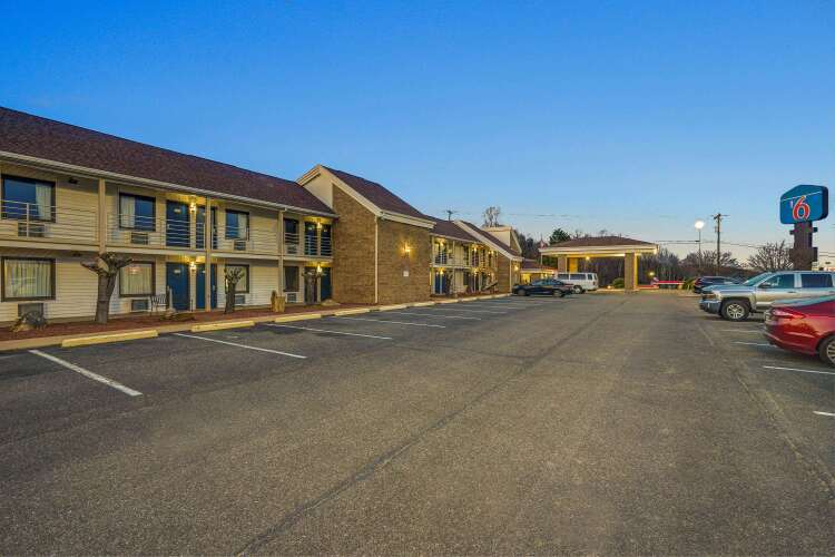 Motel 6 Hillsville, Va - Galax, VA