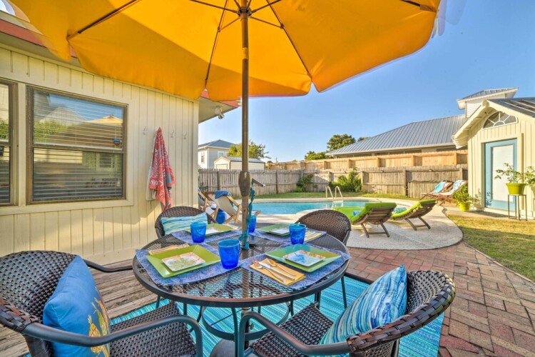 Coastal Pcb Cottage W/pool & Bbq: 1block To Beach! - Panama City Beach, FL