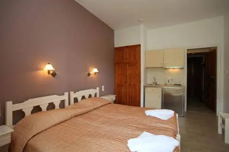 Angela Villa - 斯基亞索斯島