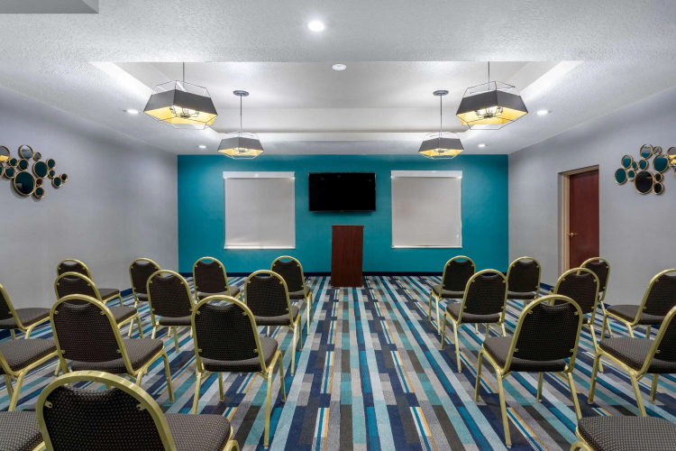 La Quinta Inn & Suites By Wyndham Tampa Central - Tampa, FL