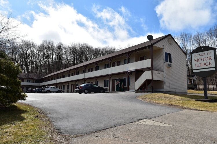 Plymouth Motor Lodge - Waterbury, CT