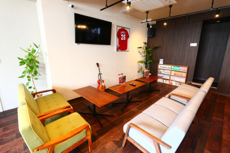 Red Helmet House & Sports Café Bar Hiroshima - Hiroshima