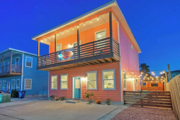 Backyard Tiki Bar, Walk To The Beach, Pool Cabana Cheeky Tiki By Avantstay - Port Aransas, TX