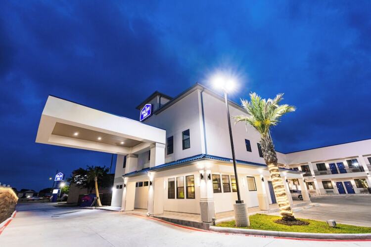 Palace Inn Blue Edgebrook - Pearland, TX