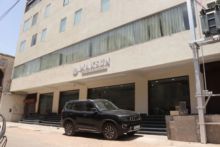Hotel Maxsun Gwalior - Gwalior