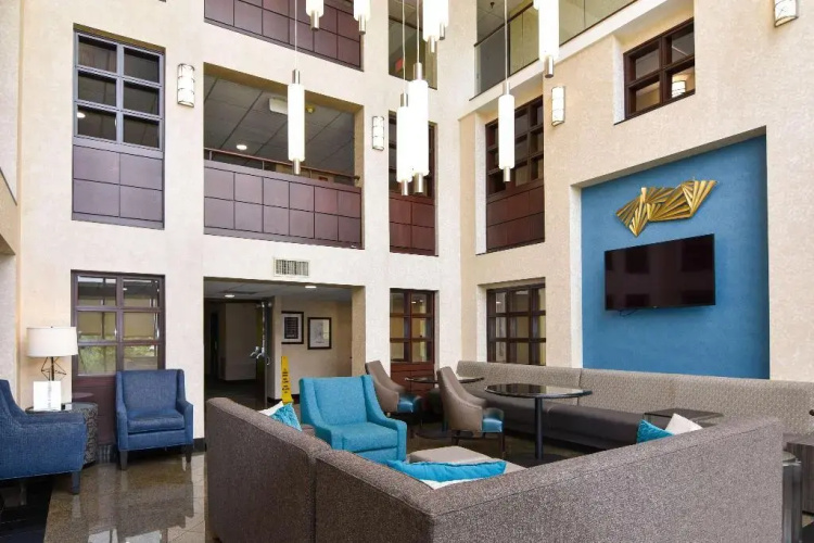 Best Western Plus Indianapolis North At Pyramids - Carmel, IN