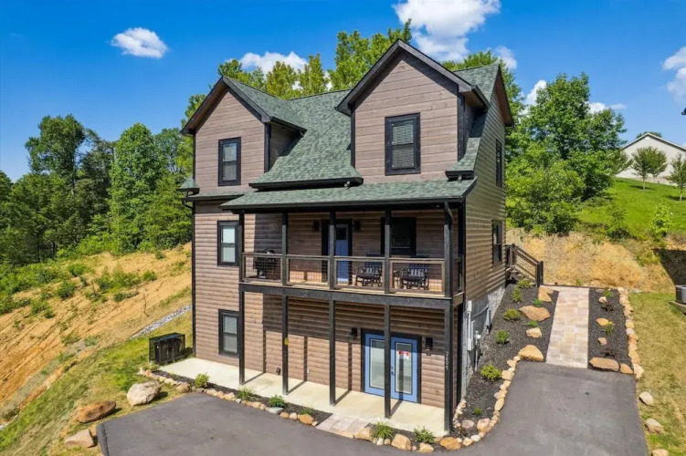 New Cabin W Indoor Swim Spa Hot Tub Gameroom - Sevierville, TN