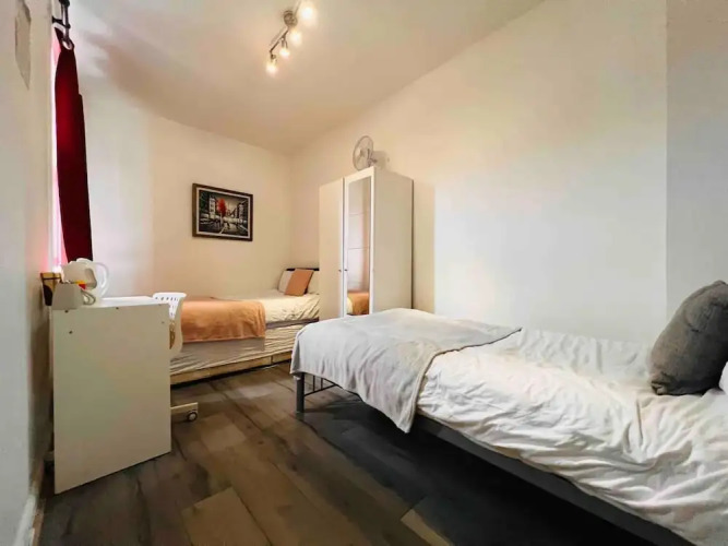 Private Rooms For 7 People With Bathroom - King's Cross station - London