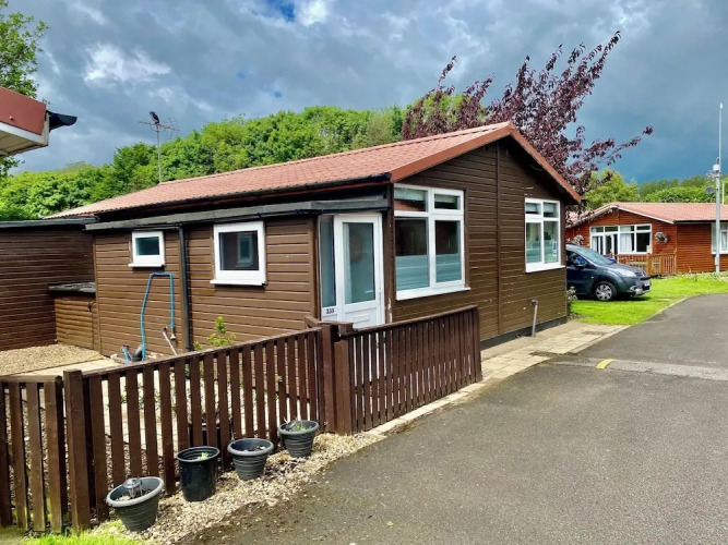 Large 3 Bed Chalet -Sleeps 6- Dog Friendly- Garden - Yorkshire