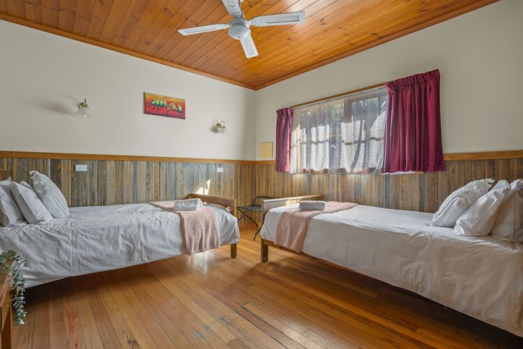Stayau Conifer Cottage Lakeside Haven - Melbourne