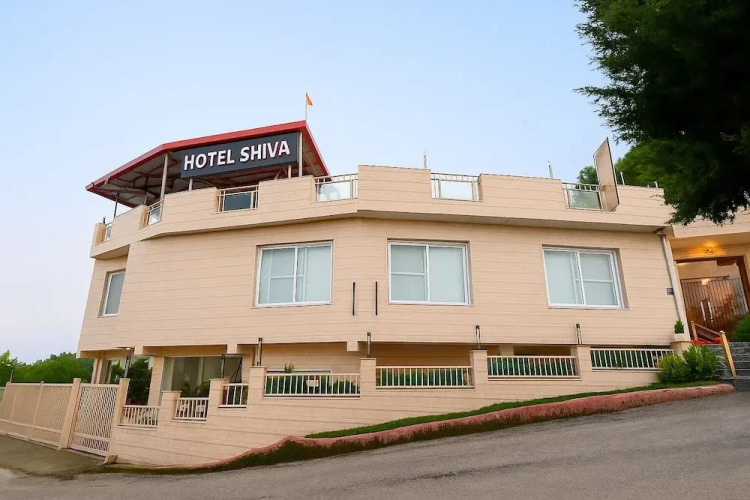 Hotel Shiva Lake - Mussoorie