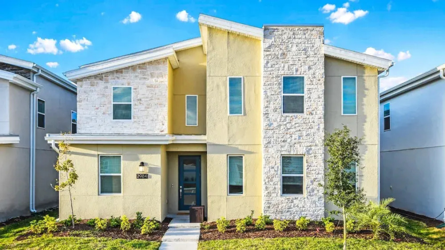 Themed Rooms & Pool In Storey Lake Resort - Kissimmee