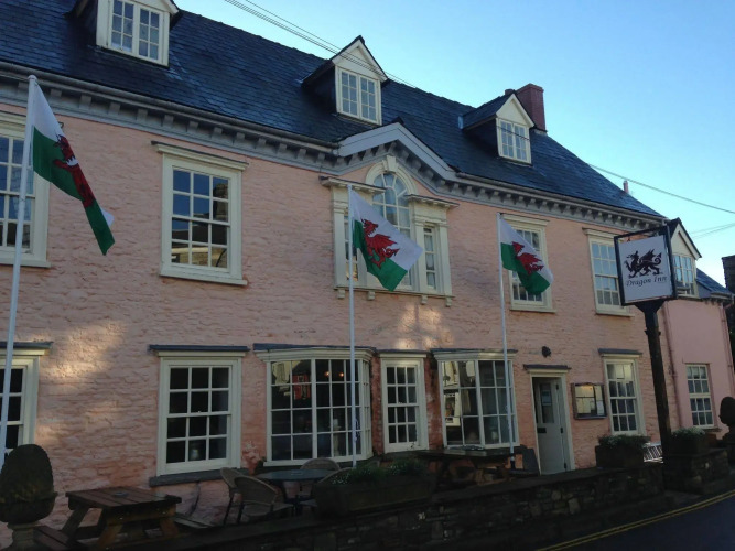 Dragon Inn Crickhowell - Crickhowell