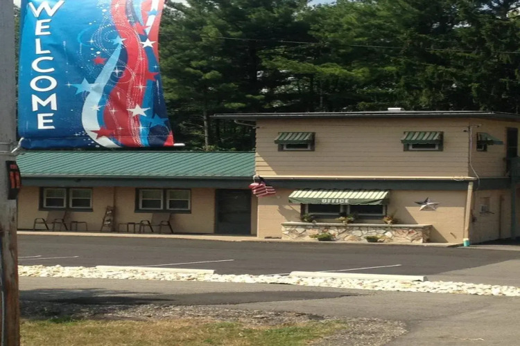 Cadiz Motel By Oyo On Route 250 - Cadiz, OH