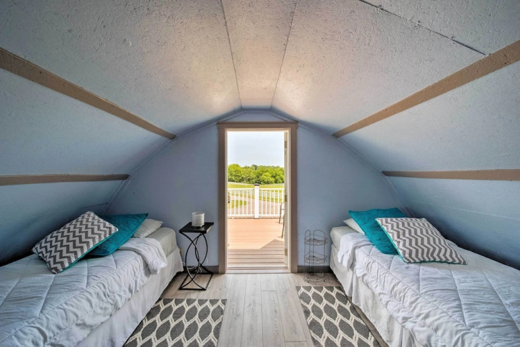Updated Berger Cottage W/ Pool, On A Private Farm! - New Haven