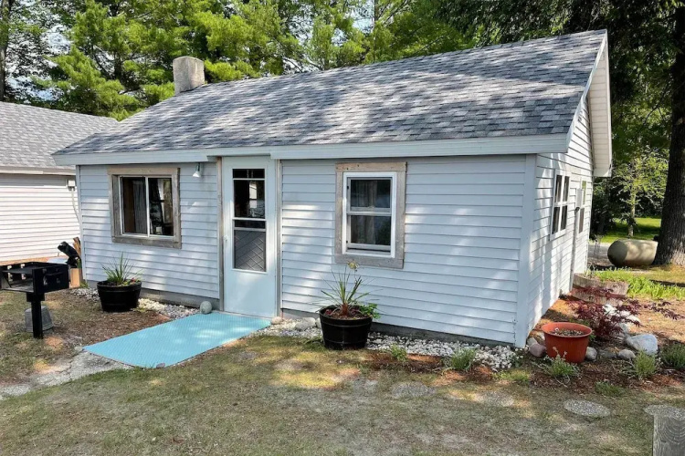 Cozy Interlochen Cabin W/ Dock: 1 Mi To Green Lake - Interlochen, MI