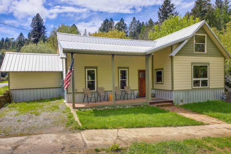 Downtown Bonners Ferry Home W/ Covered Porch! - Bonners Ferry, ID