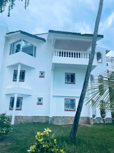 Bamburi Beach Villa Ltd - モンバサ