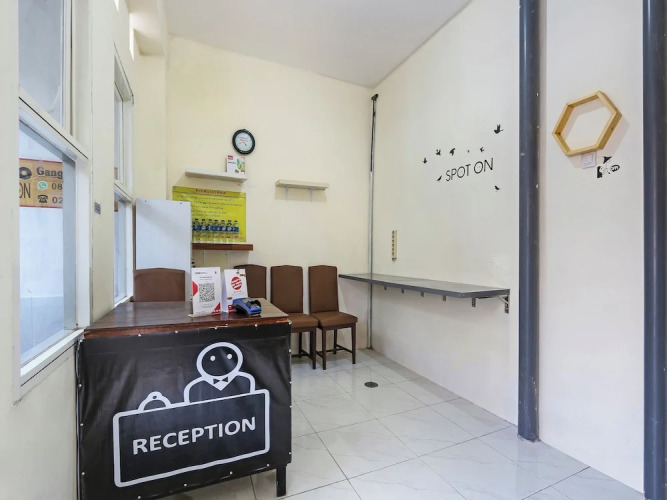 Spot On 90780 Gang Tengah Homestay Syariah - Semarang