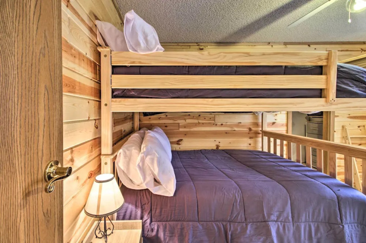 Cozy Crosby Cabin Near Serpent Lake + Main St - Crosby, MN