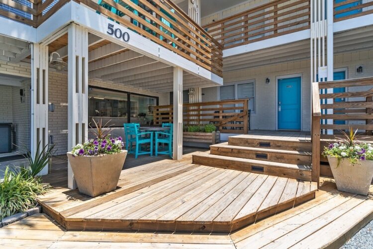 The Beach House Motel & Suites - Oak Island, NC