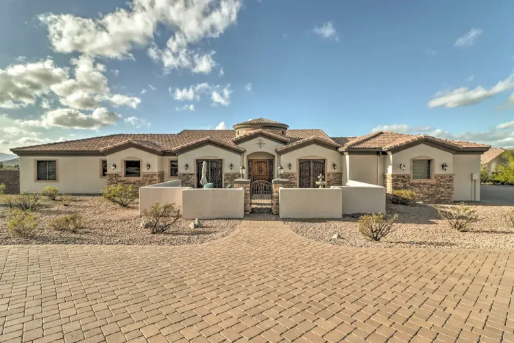 Pool & Spa: Pet-friendly Mansion In Phoenix! - Phoenix, AZ