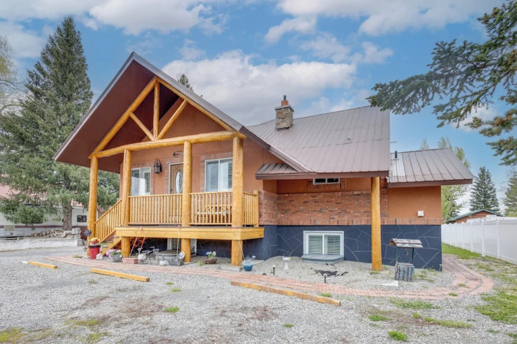Deck W/ Hot Tub: Ashton 'Cozy Cub Cabin' - Ashton, ID