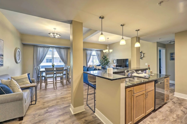 Grand Haven Condo - Walk To Nearby Hot Spots! - Grand Haven, MI