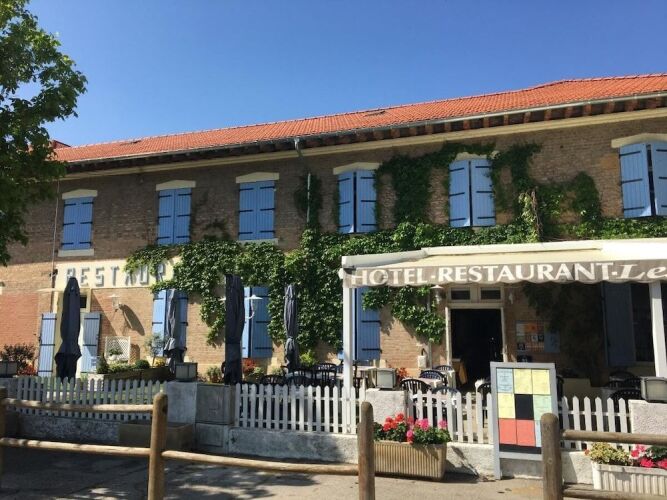 Hôtel Restaurant Les Saladelles - Salin-de-Giraud