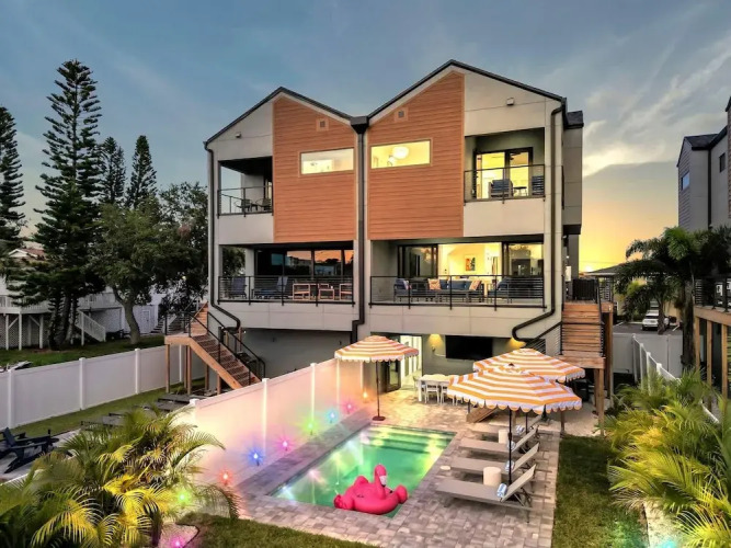 New 4 Bed 3 Bath Heated Salt Pool Walk2beach - Indian Rocks Beach, FL