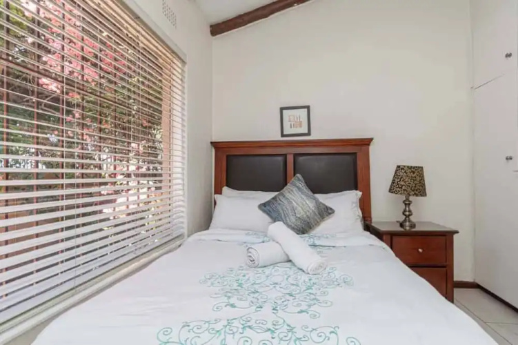 Birdsong In Sandton And Charming Townhouse Retreat - Johannesburg