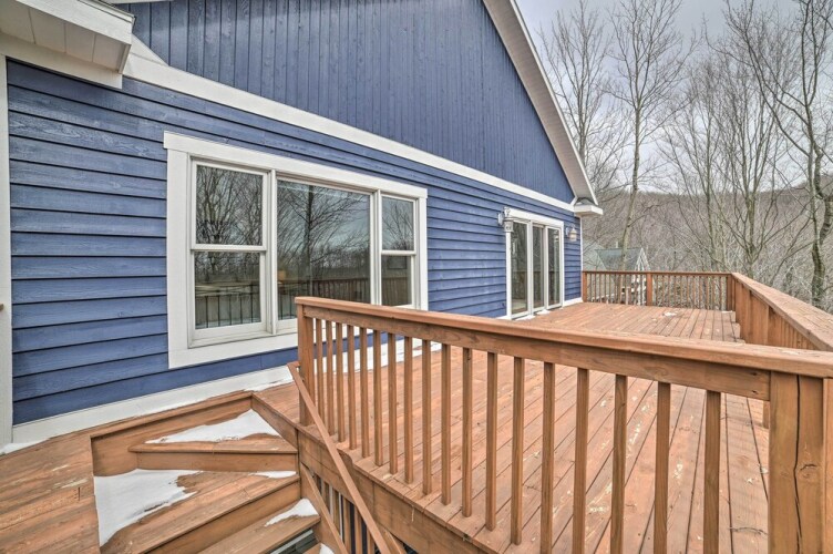 Pet-friendly Harbor Springs Home: Hot Tub + Pool! - ハーバー・スプリングス, MI
