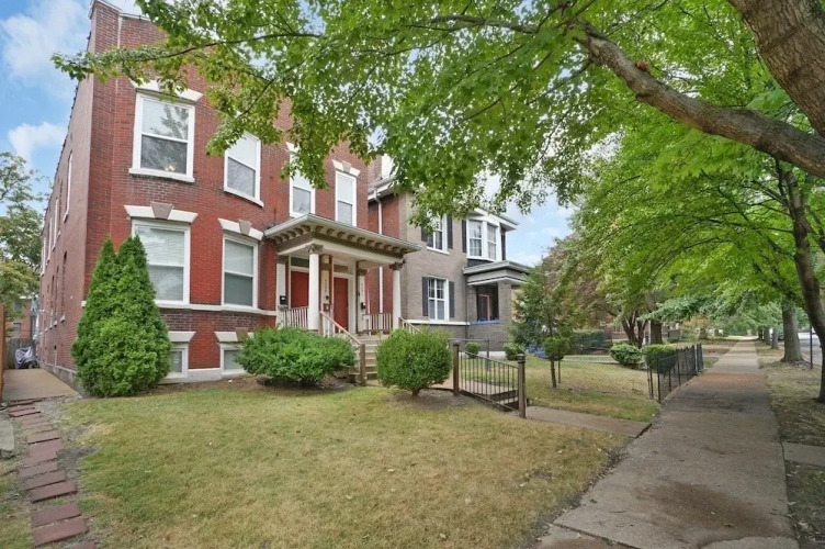 Spacious 3-bedroom With King Bed - Spanish Lake, MO