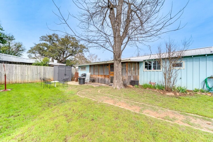 Fifties Diner-style Llano Home W/ Shared Fire Pit - Llano, TX