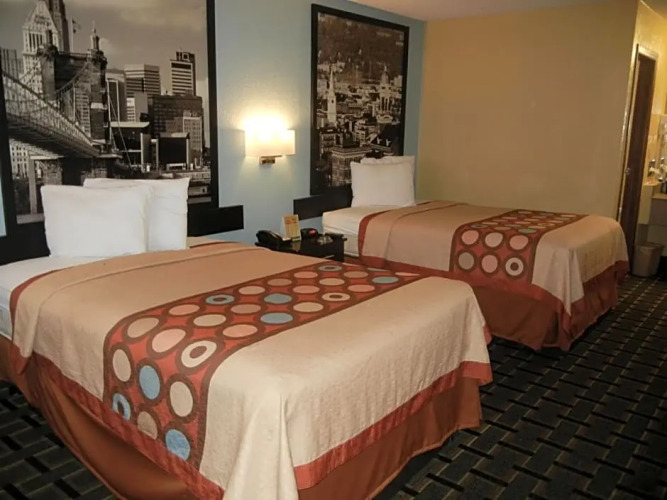 Super 8 By Wyndham Cincinnati/springdale Oh - Hamilton