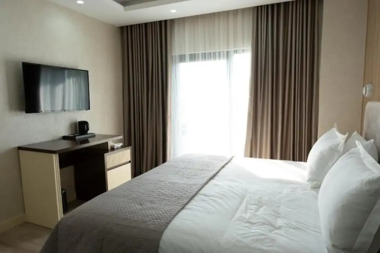 Great White Hotel - Shëngjin