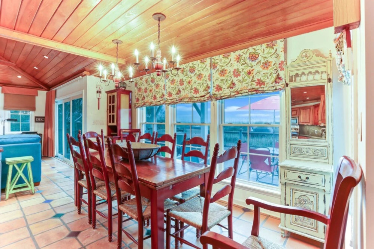 Ocean Ave Spacious Seaside Cottage By Redawning - Amelia Island, FL