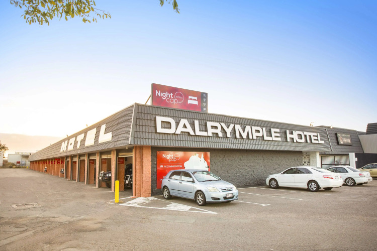 Nightcap At Dalrymple Hotel - Vincent