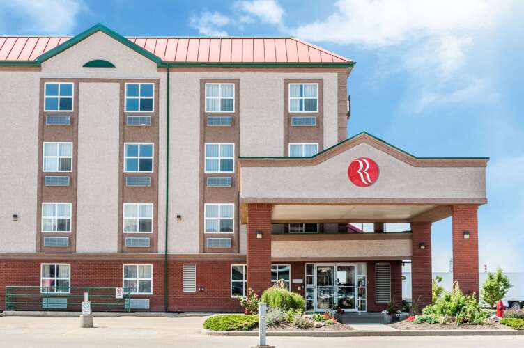 Ramada By Wyndham Sherwood Park - Edmonton