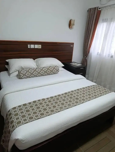 Guim's Square Hotel - Duala