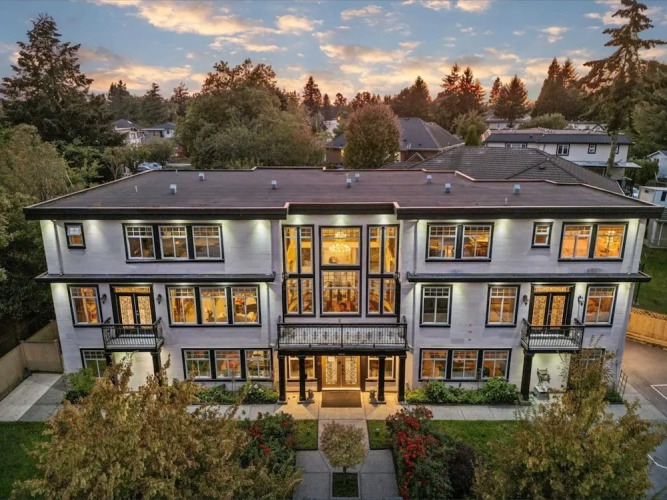 Royal Boutique Hotel - Surrey, BC