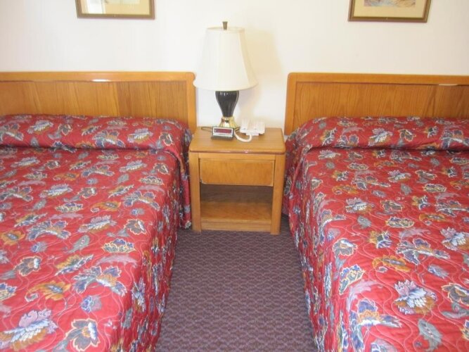 Pinecrest Motel - Utica, NY
