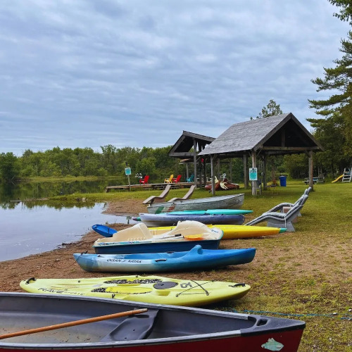 Lakefront Hideaway Resort - Kawartha Lakes