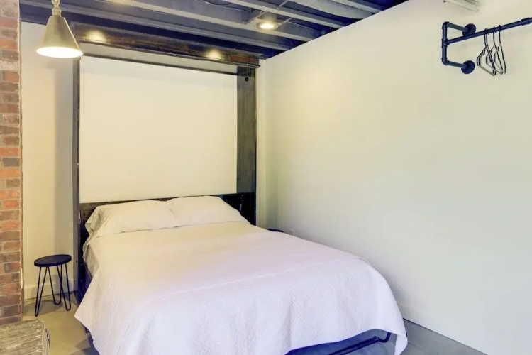 Unique Studio On Obanyon Creek In Dtwn Loveland! - Loveland, OH