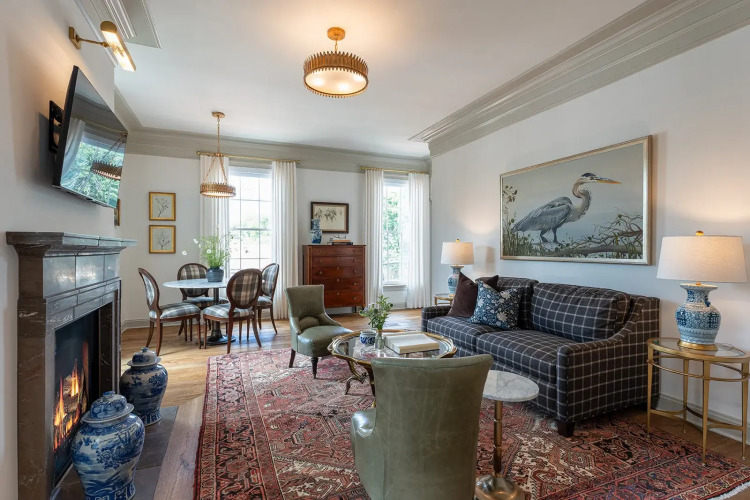 Hotel Burg - Leesburg, VA