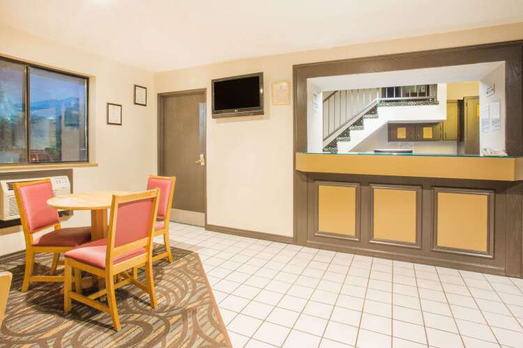 Super 8 By Wyndham Lexington Va - Lexington, VA